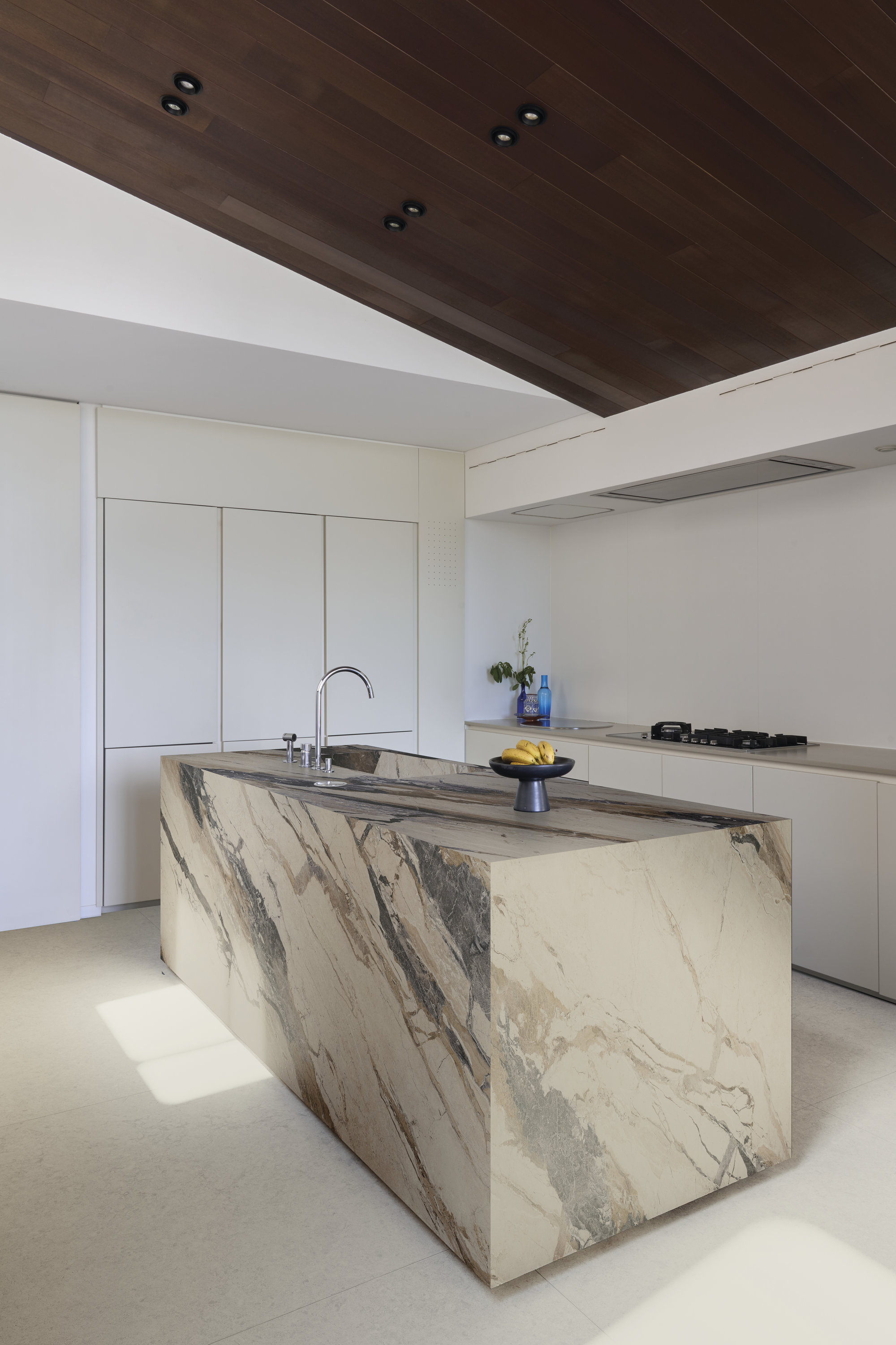 BRECCIA PHOENIX: Classy porcelain stoneware for unique spaces | Fiandre